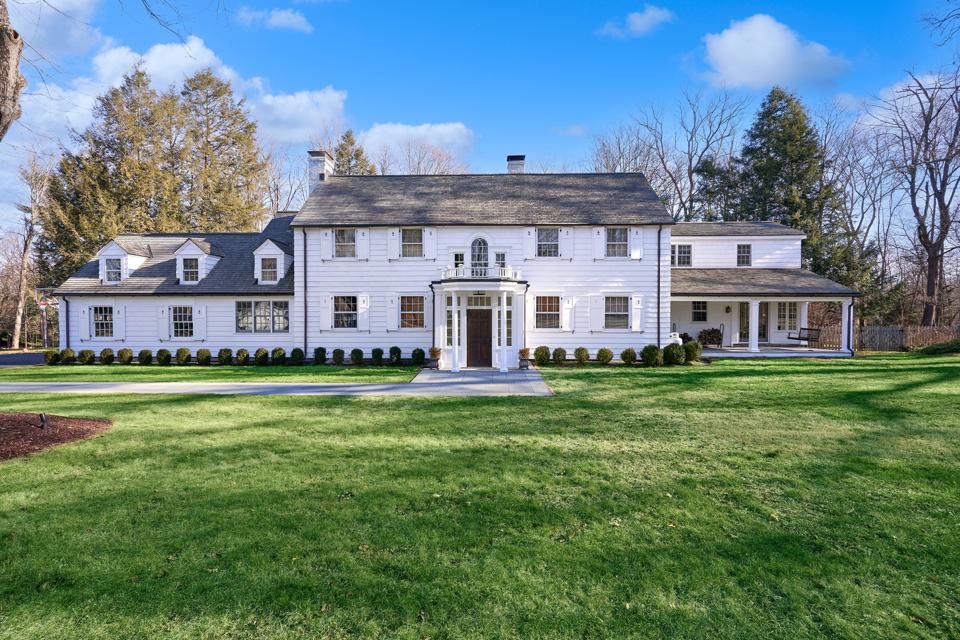 Connecticut Estate Is A Little Bit Country, A Little Bit Rock ‘N’ Roll