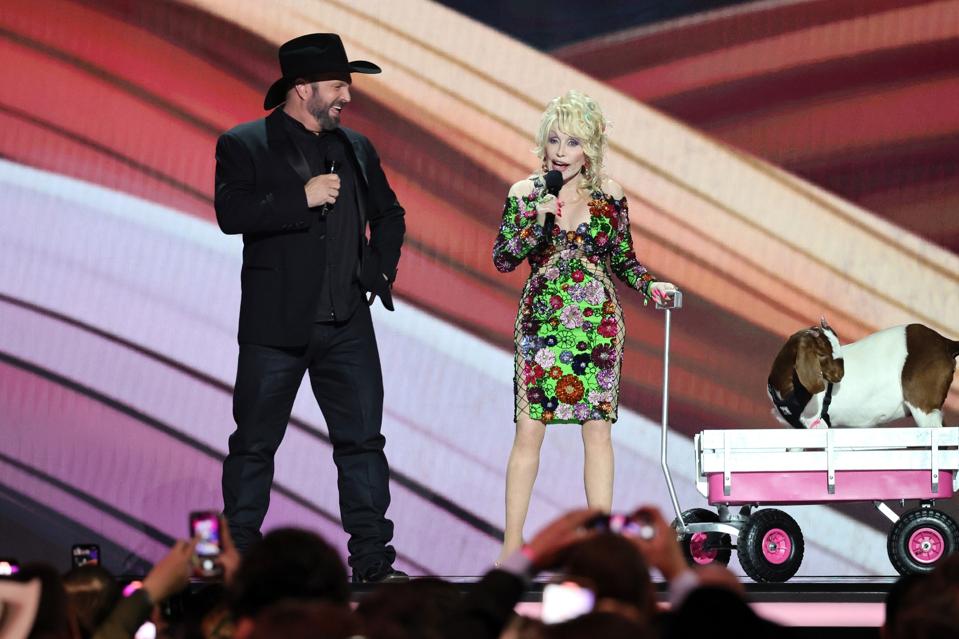 The Men And Women Of Country Music Shine In Style At The 58th Academy ...