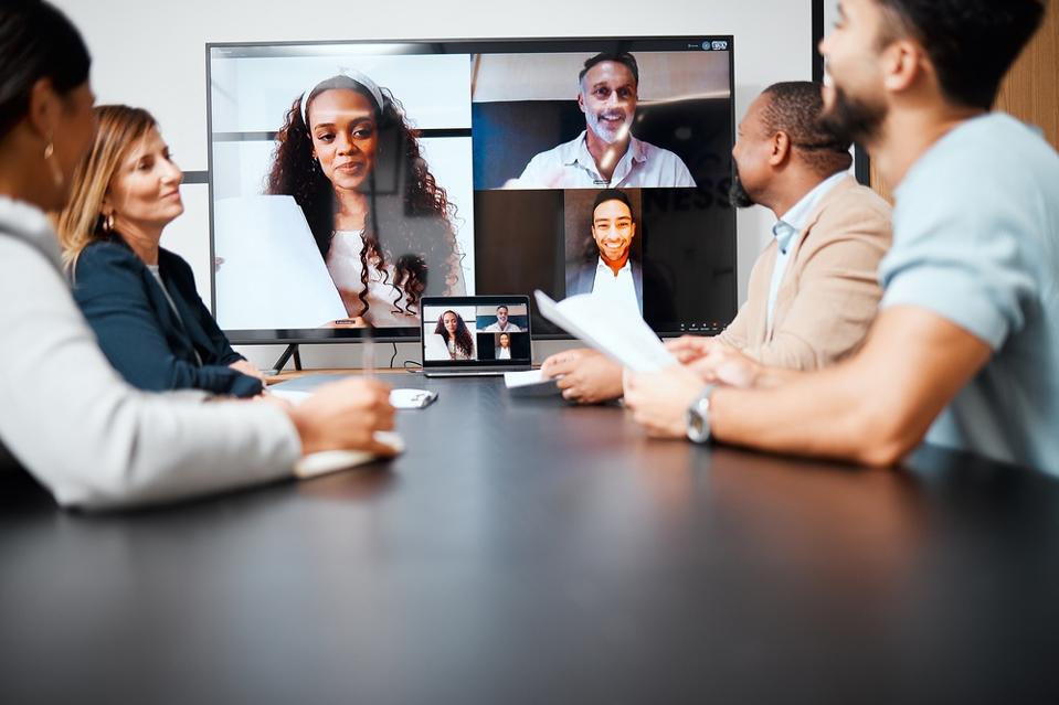 5 Rules To Better Manage Hybrid and Remote Workers