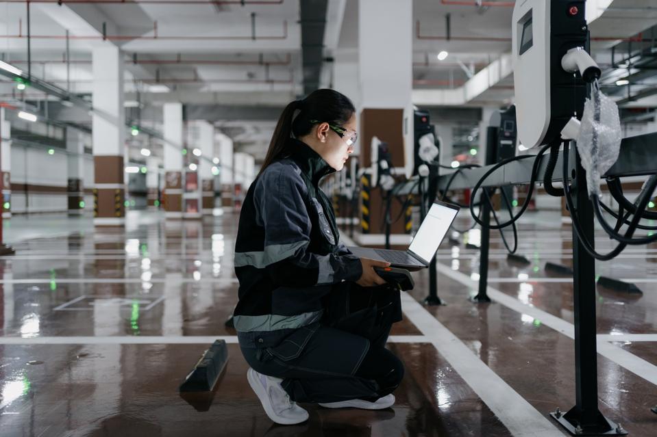 4 Benefits Of Leveraging Contingent Labor In The Electric Vehicle ...