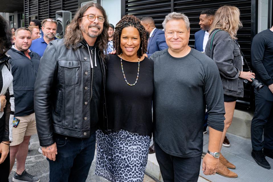 Foo Fighters Open DC’s Newest Club As City Declares May 30 ‘9:30 Day’