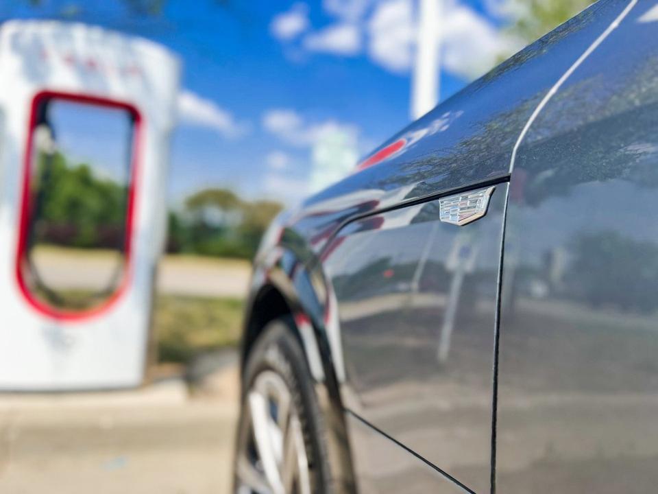 White House Tries To Boost CCS Chargers As Tesla Standard Gains