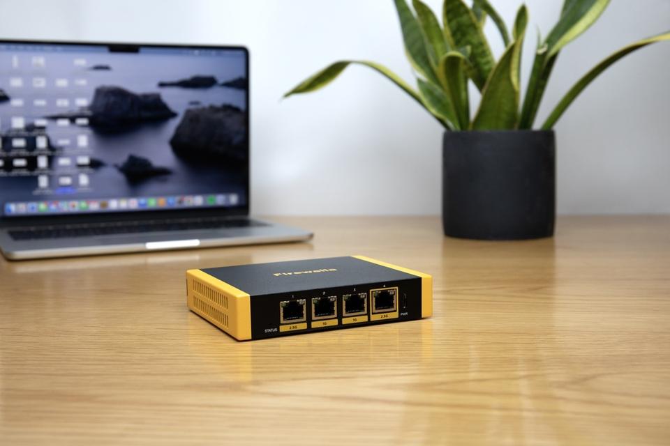 The Firewalla Gold SE is a high-speed firewall to protect agains cyber ...