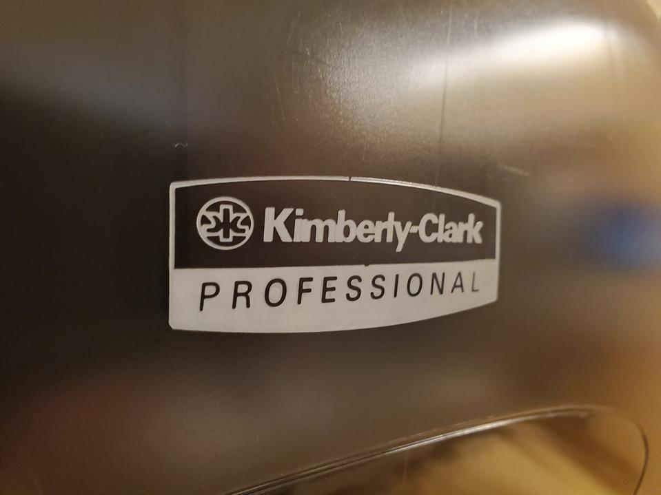Which Is A Better Consumer Defensive Pick – Kimberly-Clark Or CL Stock?