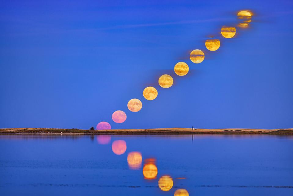 See ‘Hunter’s Moon Eclipse’ Rise With Jupiter: The Night Sky This Week