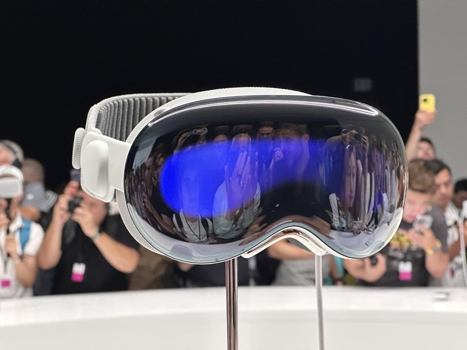 Apple Vision Pro 2024 Release Date: Mass Shipments Just Days Away ...