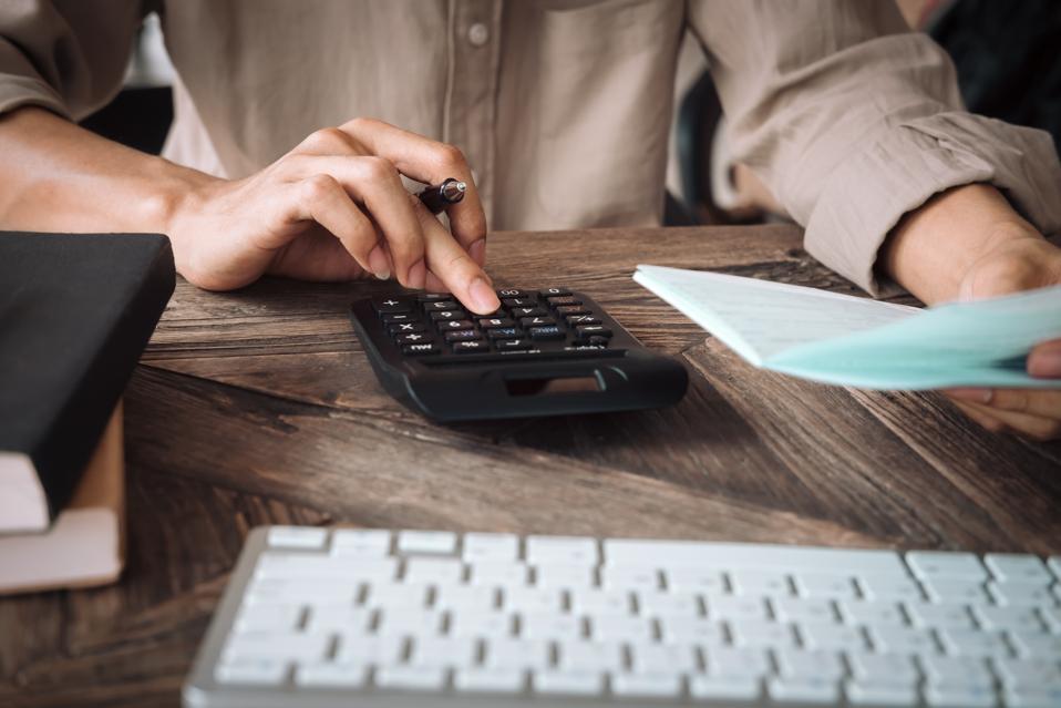 How Is Payroll Tax Calculated? | Tax Breakdown