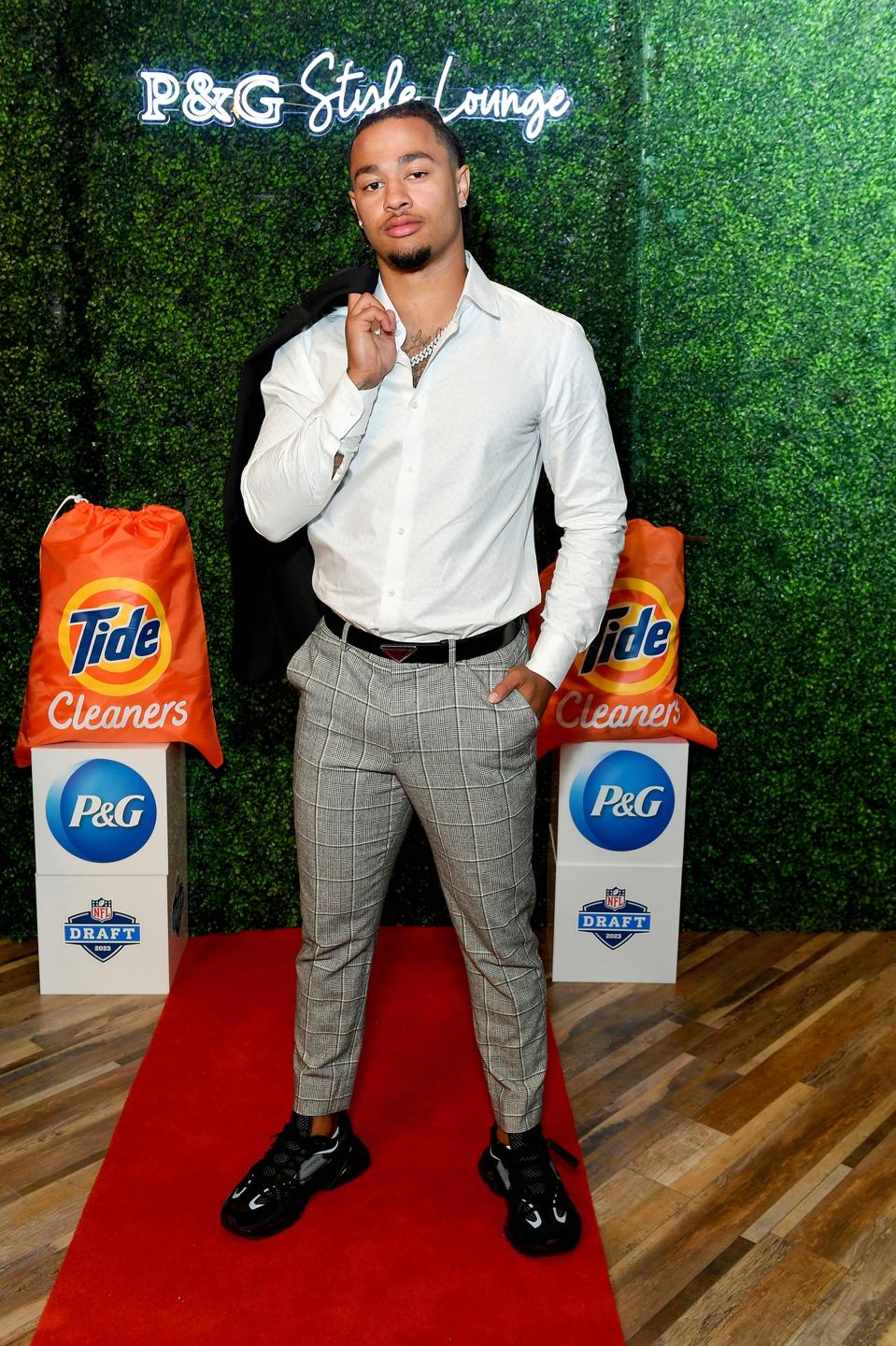 Should You Buy TMUS Over Procter & Gamble Stock For Better Returns?