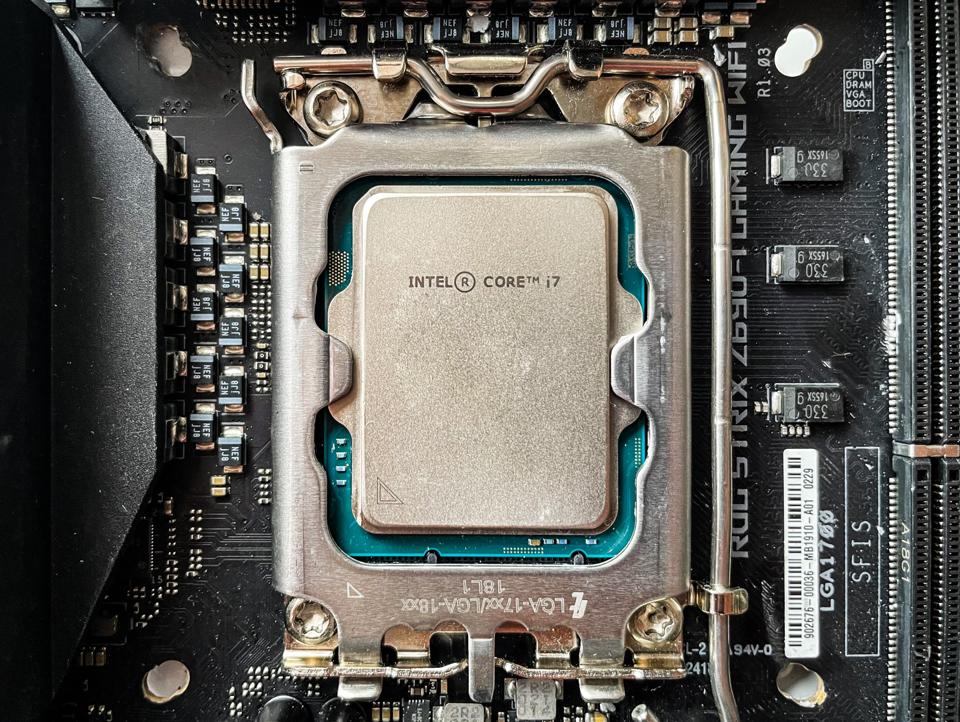 Intel Core i7-14700K Benchmark Leak Reveals Stunning Performance