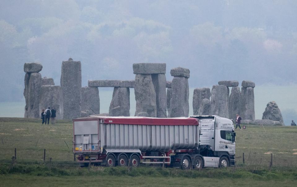 ‘Disastrous’ Stonehenge Road Tunnel Gets Go-Ahead From U.K.’s Transport ...