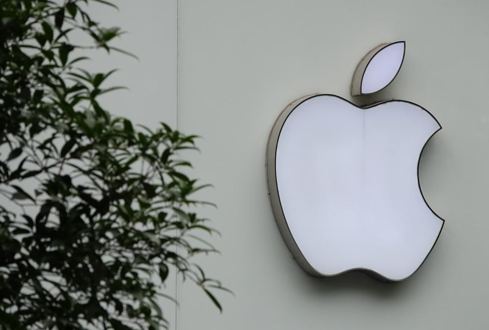 Apple Tops $3 Trillion Despite Distress and Banks Remain in Trouble