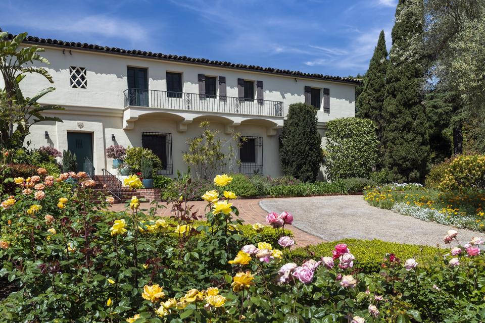 $6.9 Million Santa Barbara Estate Scores Top Marks For Classic Design