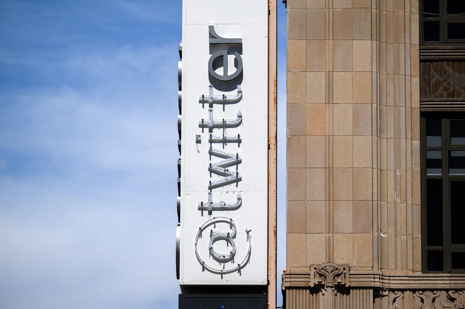 Twitter HQ Sign Just Says ‘Er’ After Police Interrupt Rebranding