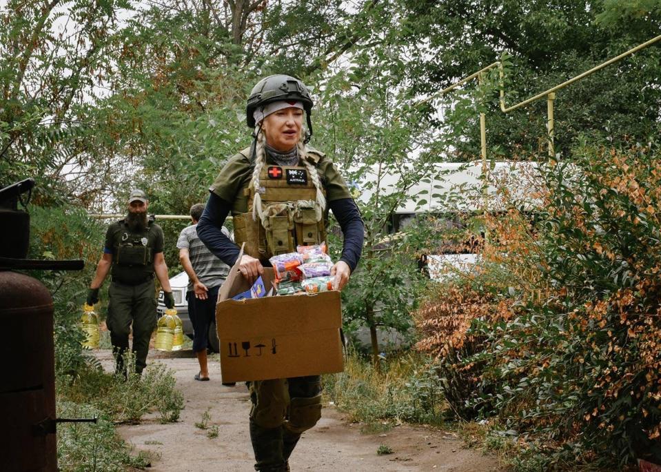 Dr. Alison Thompson Leads Third Wave Volunteers To Aid In Ukraine