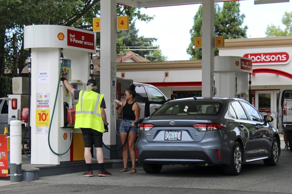 After 72 Years, Oregon Finally Legalizes Pumping Your Own Gas