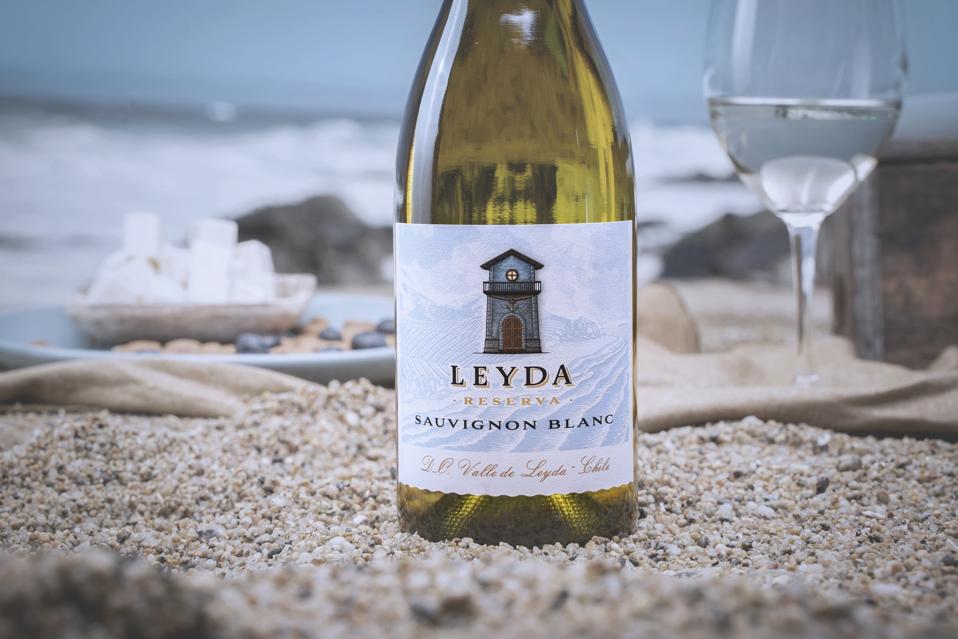 The Best Refreshing White Wines For Late Summer Drinking