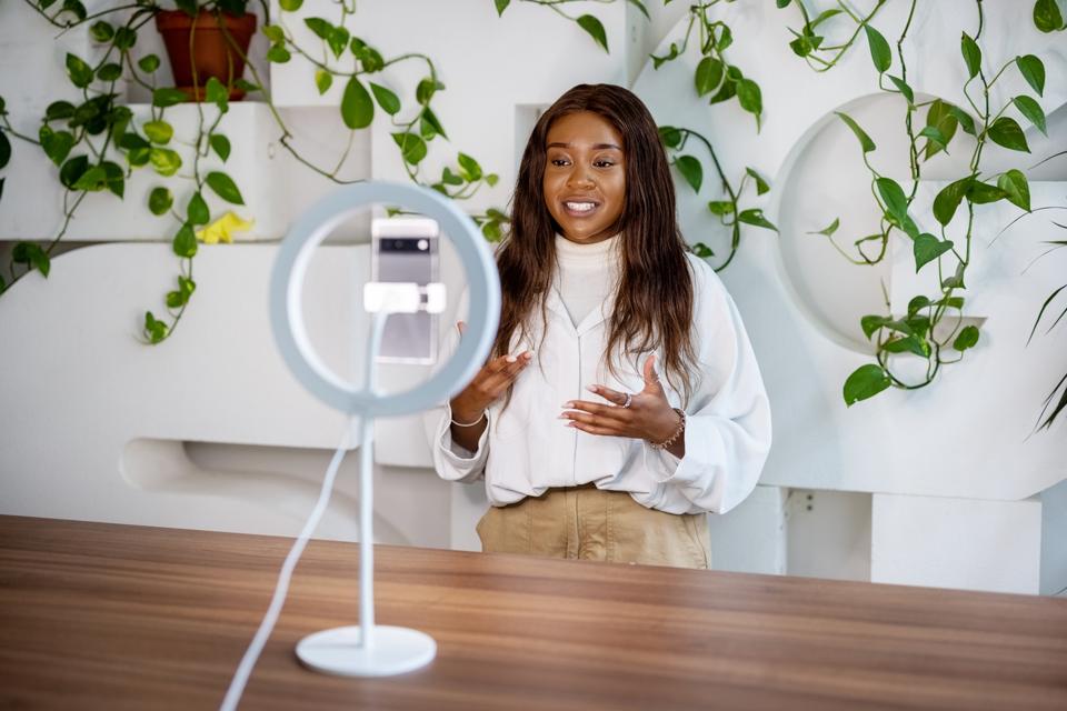 16 Strategies For Boosting Company Marketing With Influencers