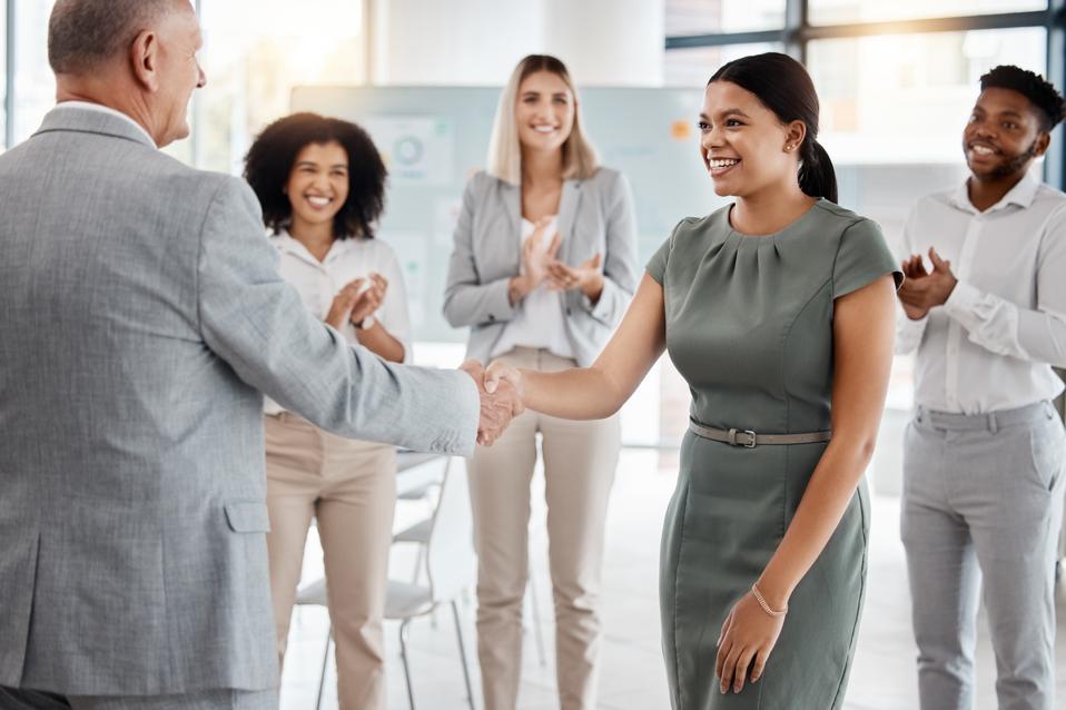 10 Examples Of Positive Feedback For Employees In 2023
