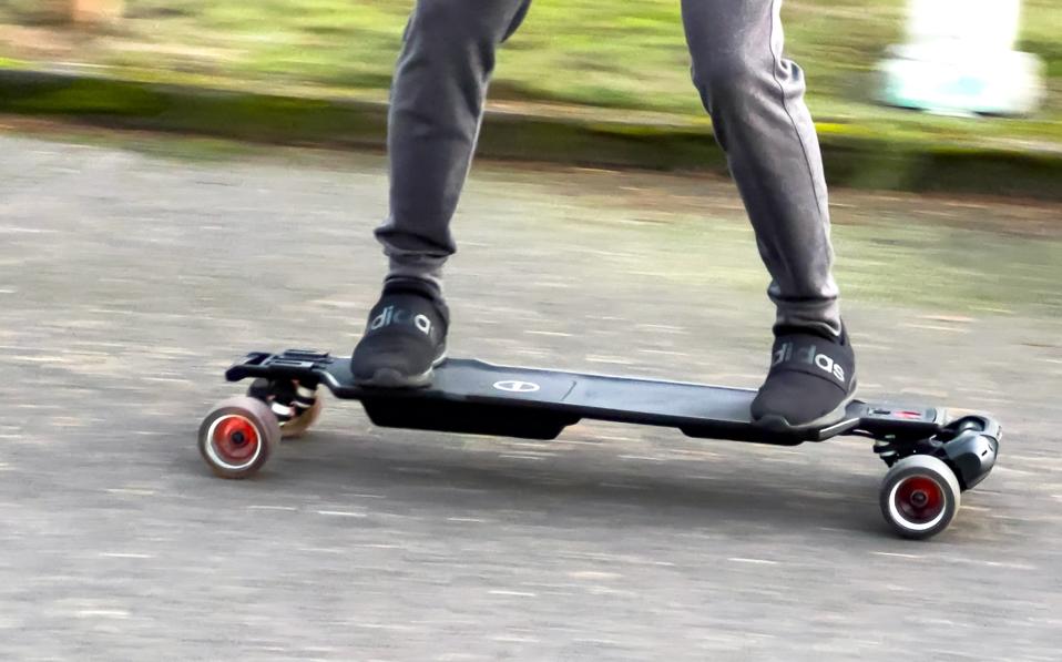 Review: Maxfind’s ‘FF Belt’ Electric Skateboard Is A Kid’s Dream Realized