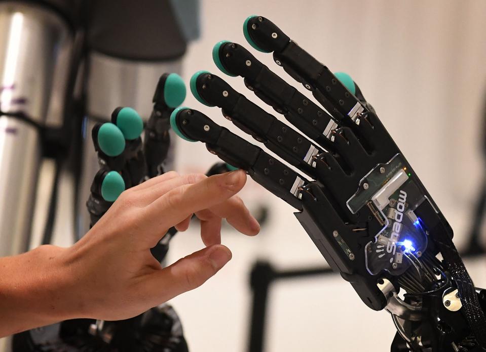 The Human Touch: Unleashing Competitive Advantage In The Age Of ...