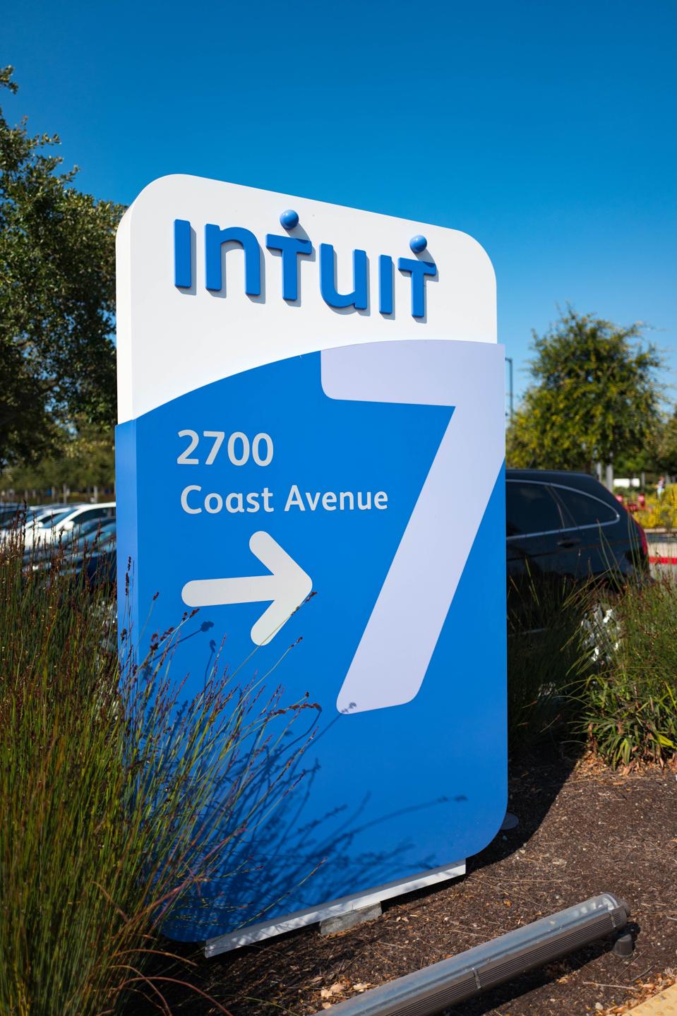 Small Business Tech Roundup: Intuit Introduces An AI Assistant