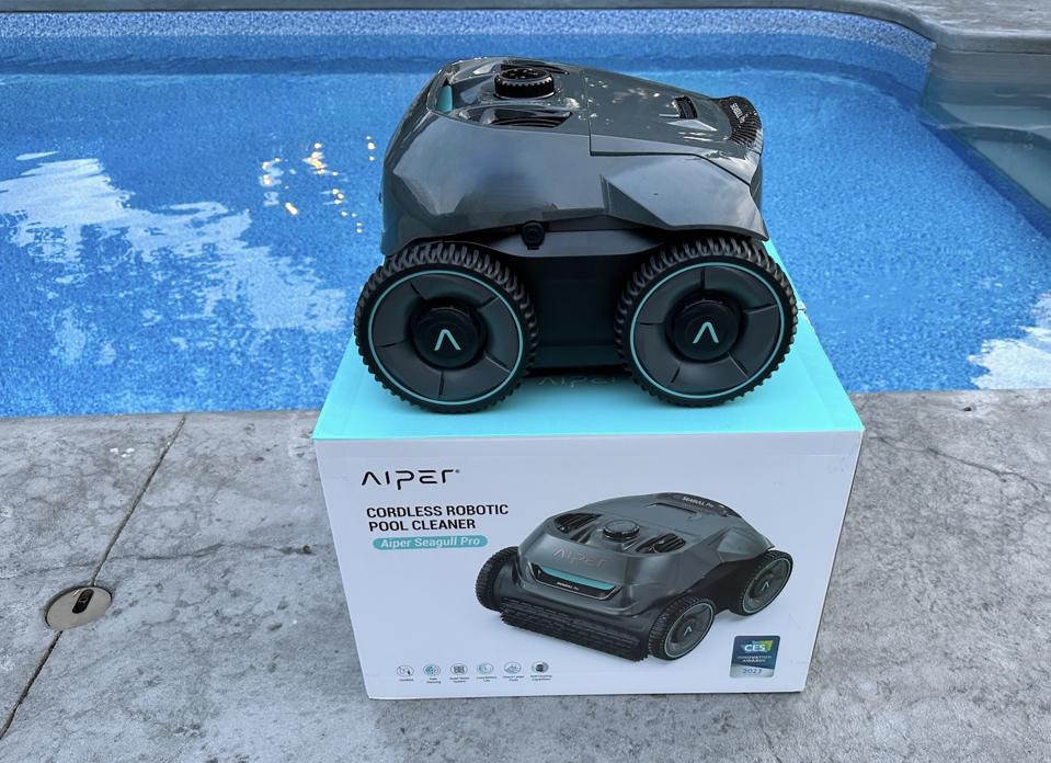 Aiper Seagull Pro Wins Gold In Robotic Pool Cleaning