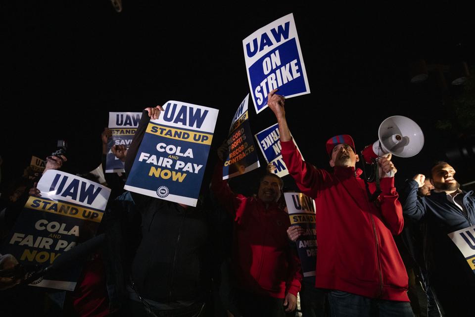 As Labor Unions Mobilize, Here’s How Executive Compensation Works