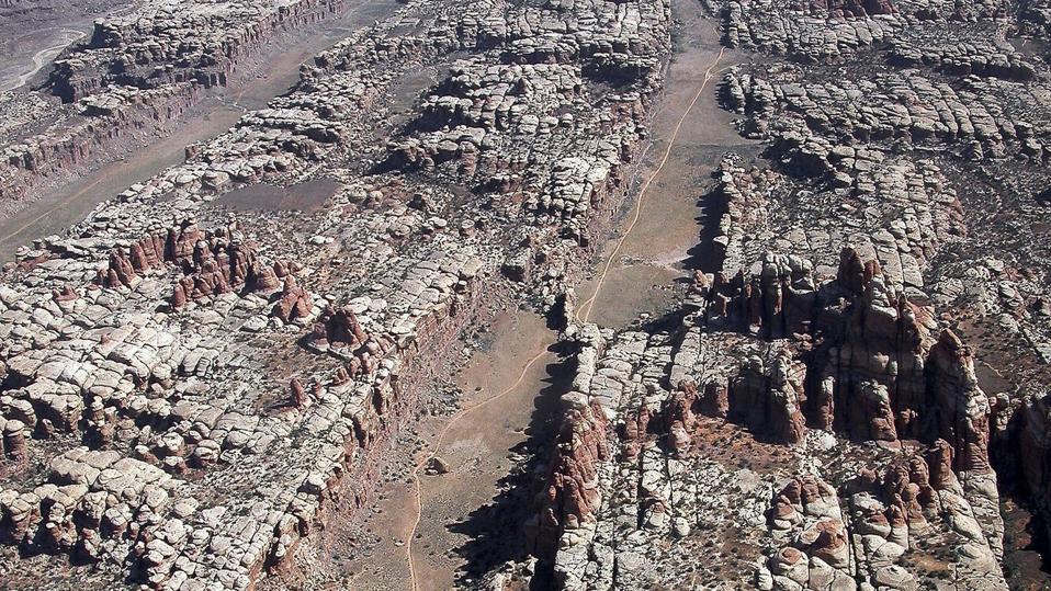 Soar Over Mars ‘Labyrinth Of Night’ In Stunning Space Agency Video