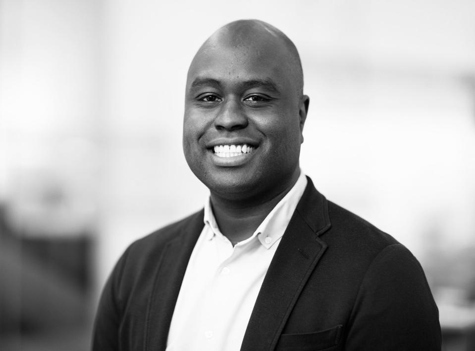 Burberry 2023: Revealing The Visionary Brand Strategies Of Geoffrey ...