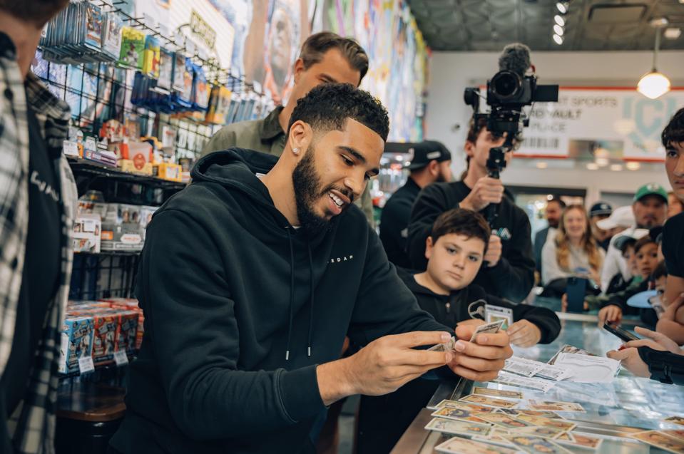 Fanatics Becomes Make-A-Wish Official Sports Partner