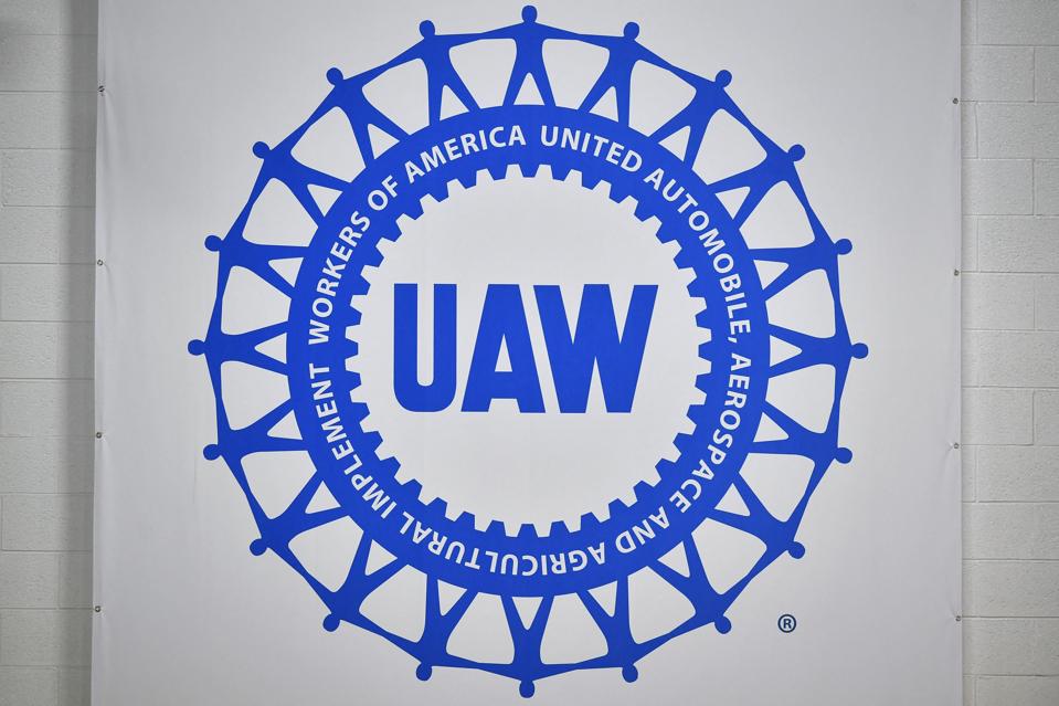 More Than 1,000 VW Workers Sign Union Authorization Cards, UAW Says