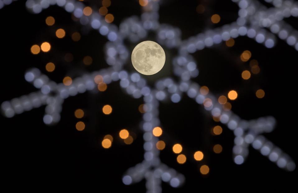 ‘Christmas Moon’ Rises As ‘Star Of Bethlehem’ Sparkles: The Night Sky ...