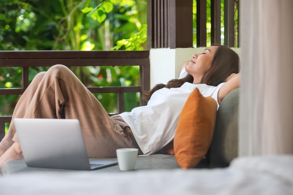 7 Reasons You Should Be Taking Daily Naps At Work In 2024