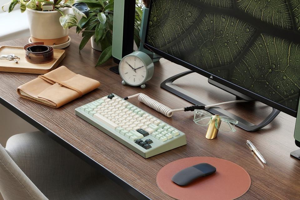 Drop Launches Its New CSTM80 Customizable Mechanical Keyboard