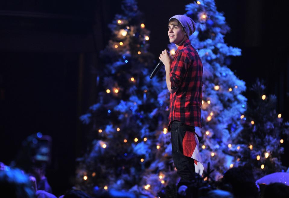 15 Iconic Christmas Pop Songs To Get You In The Holiday Spirit