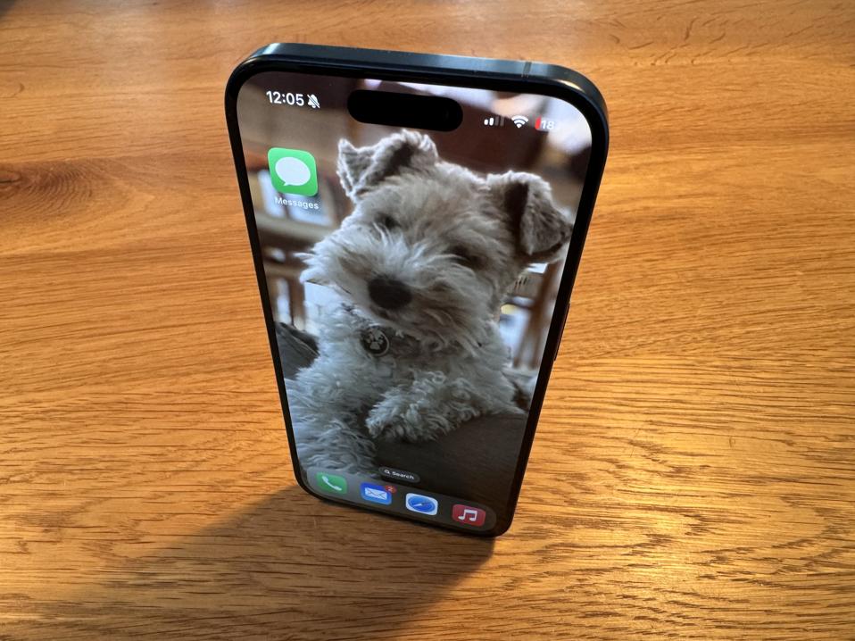 Apple May Be Working On Surprise iPhone Update, Here In Days