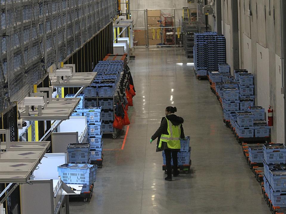How Do Humans, Robots Stack Up In Warehouse Space? A Lot To Unpack