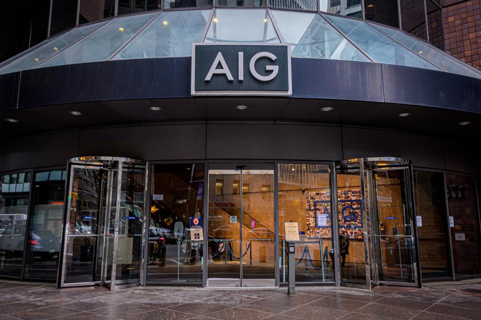 Buy or Sell AIG Stock Ahead of Its Upcoming Earnings?