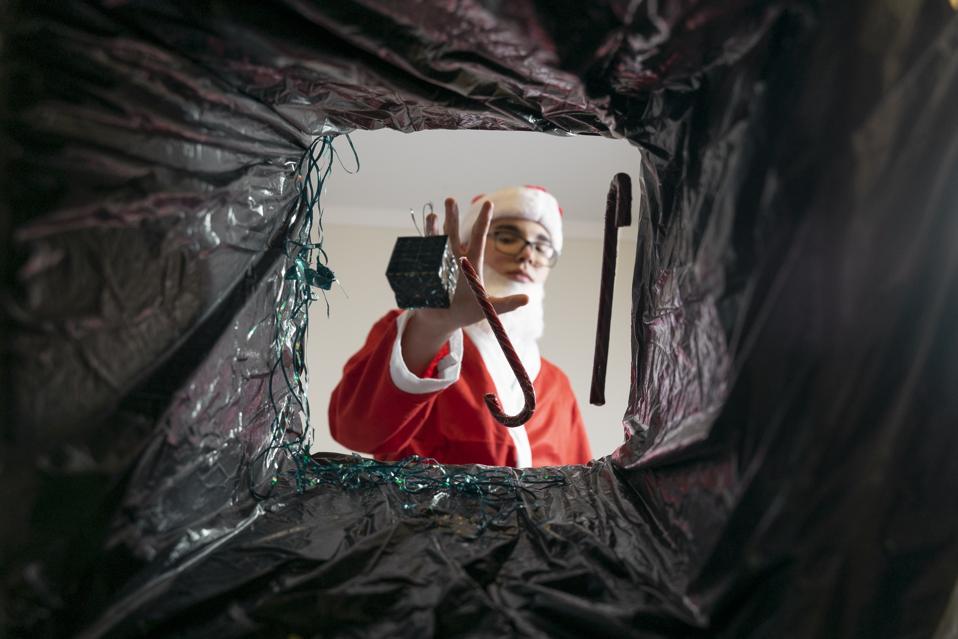 Why We Don’t Want A Santa Claus Rally In Stocks This Year