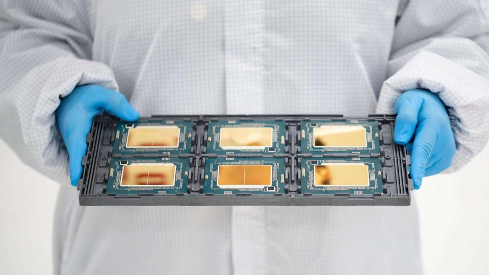 Intel Launches 5th Generation “Emerald Rapids” Xeon Processors