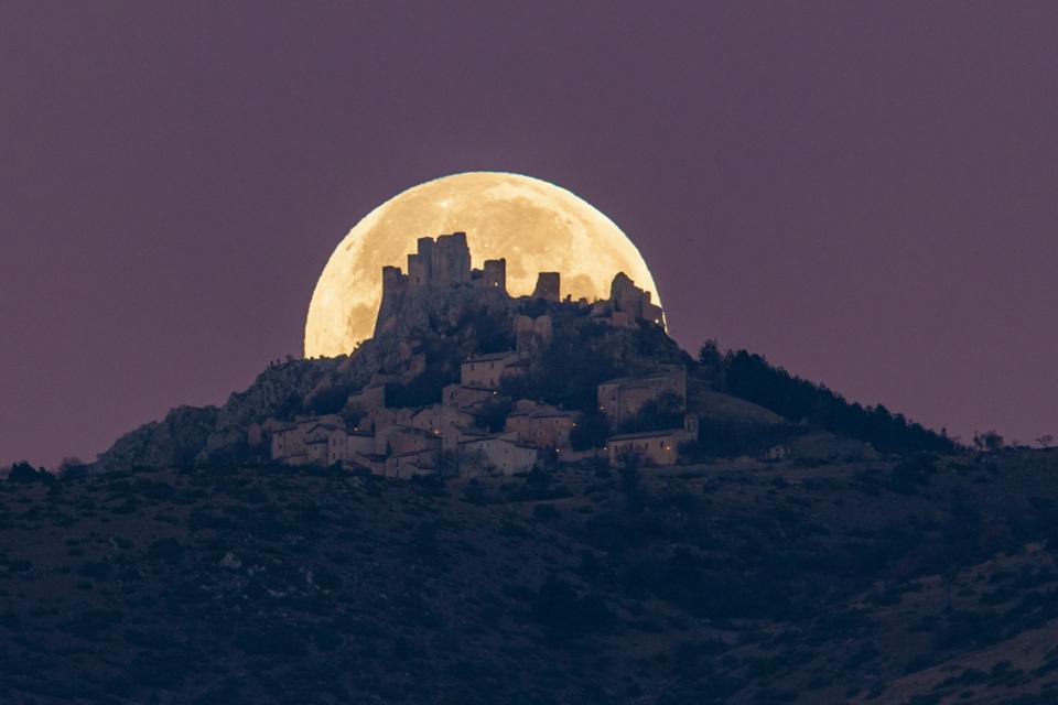 In Photos: See The Full ‘Cold Moon’ Light Up Christmas Skies Around The ...
