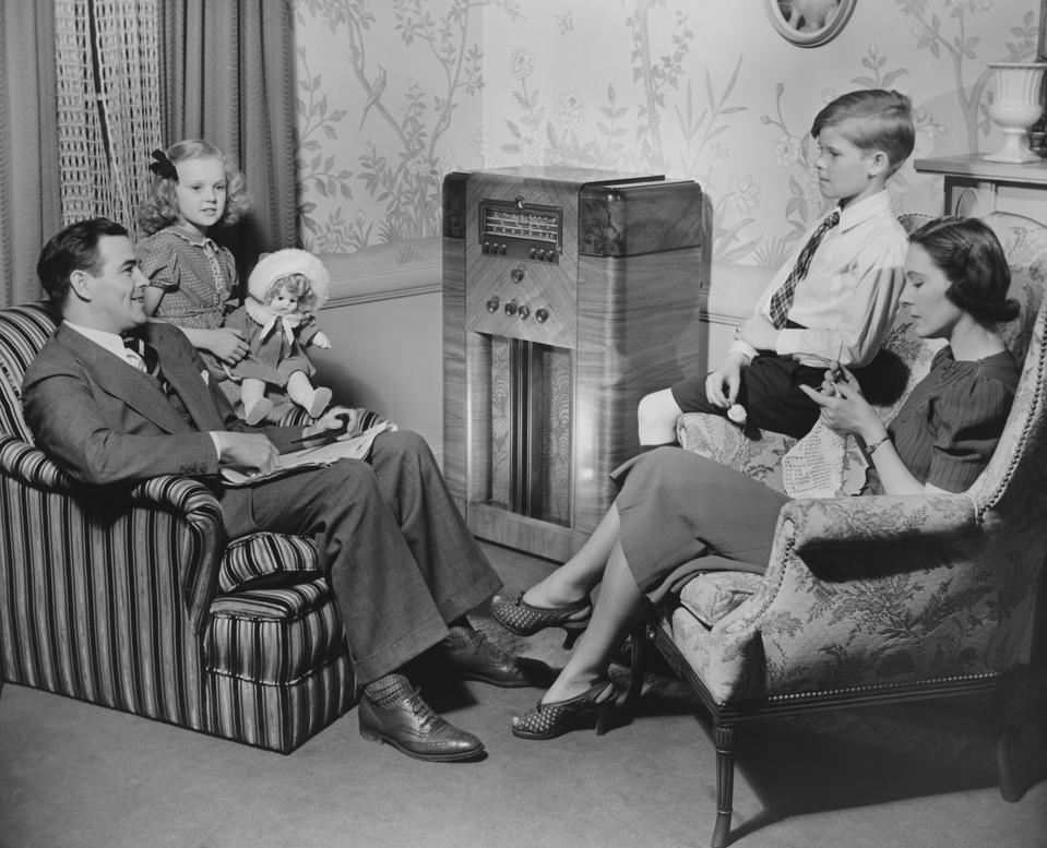 A Psychologist Explains The Dangers Of The ‘Tradwife’ Movement