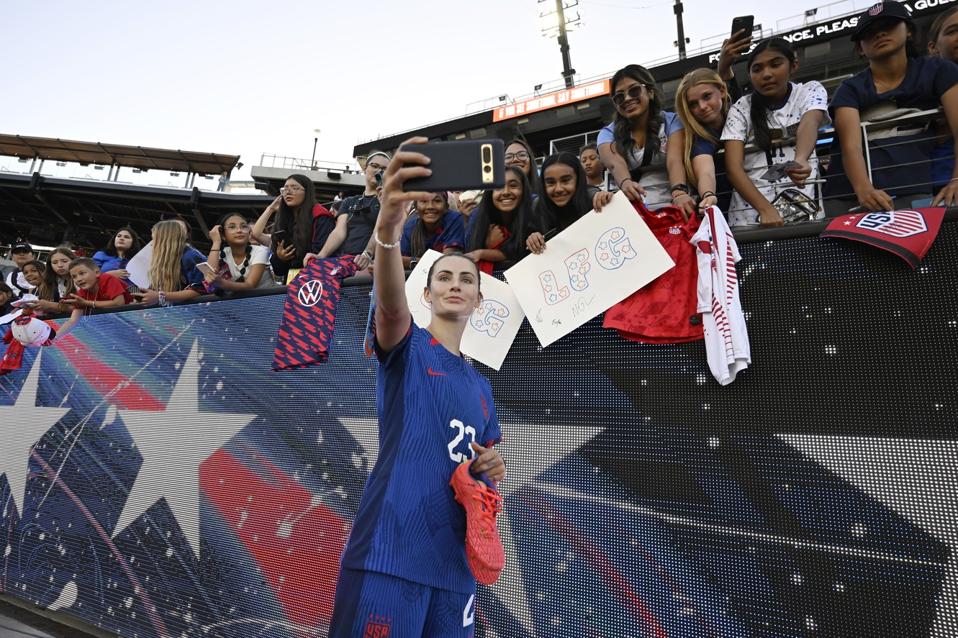 Emily Fox Teams Up With Former North Carolina Tar Heels At Arsenal