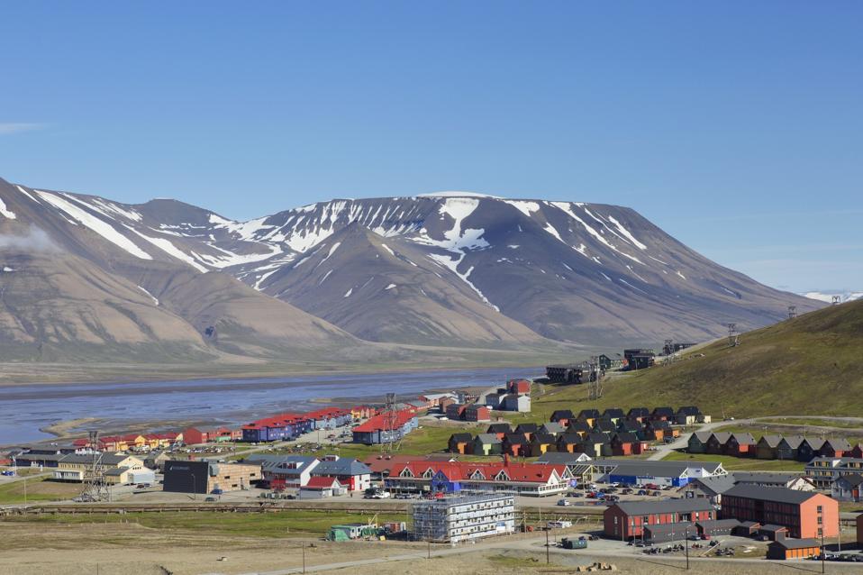 How To Enjoy The Arctic Summer In Longyearbyen, Svalbard