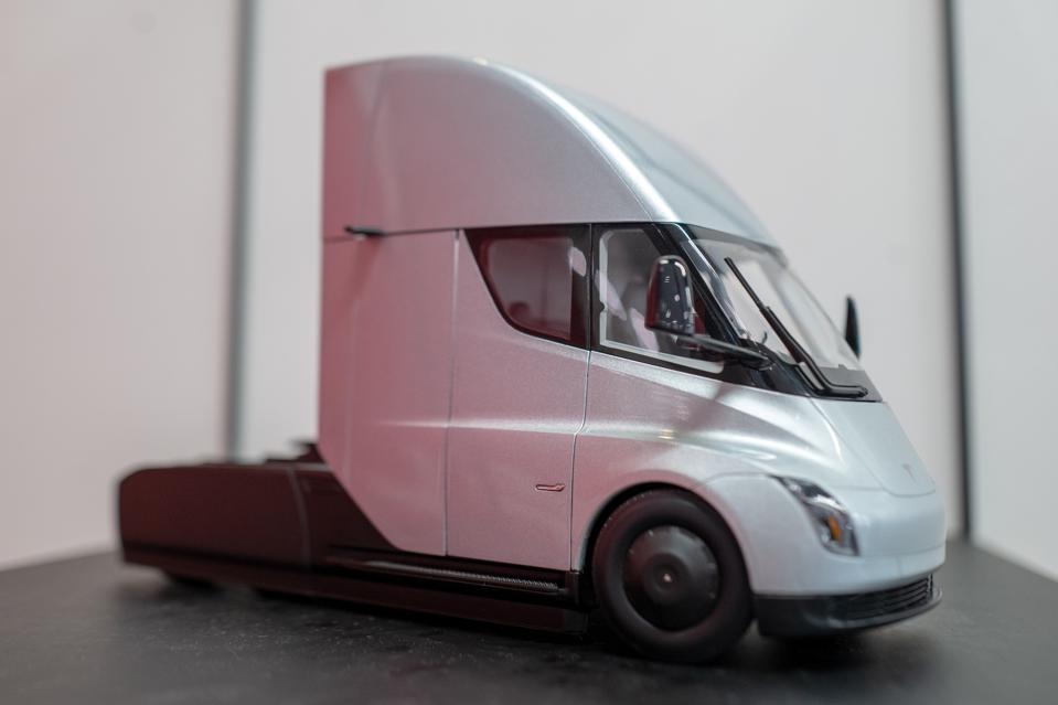 Tesla Semis Don’t Have Full Autopilot (and That’s A Very Good Thing)