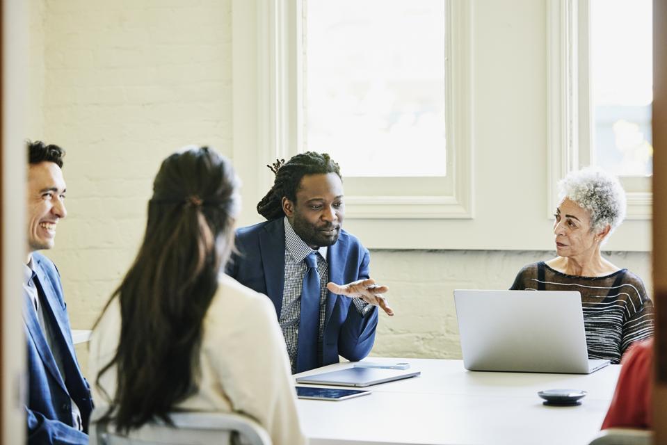 Benefits Brokers At A Crossroads: Adapt Or Get Left Behind