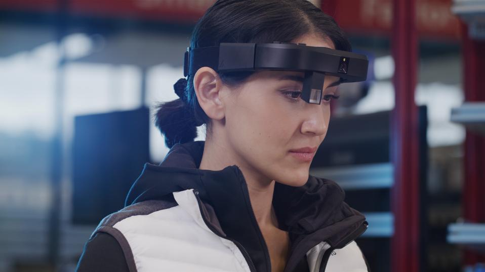 Almer Signs Deal With TeamViewer To Take Its AR Headset Global
