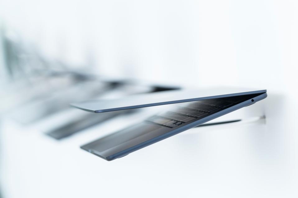 How Jony Ive Planned To Reinvent Apple’s MacBook