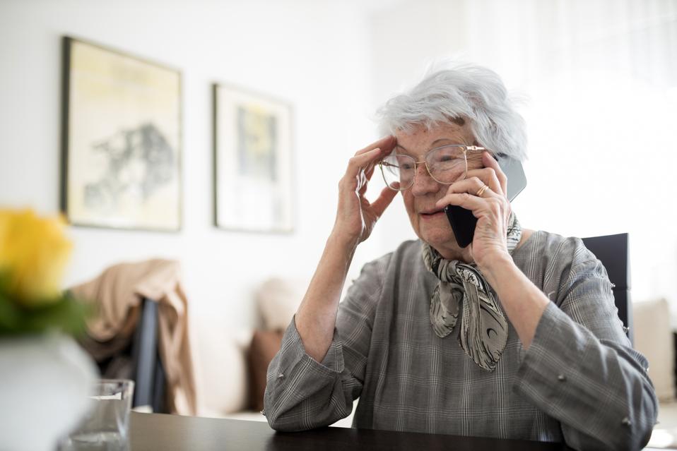 Weekly Phone Calls Improve Mental Health In Isolated Seniors