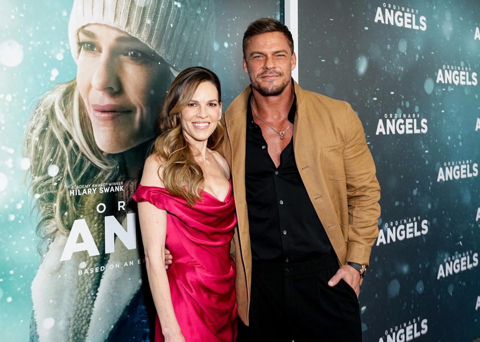 Hilary Swank And Alan Ritchson Discuss Their ‘Ordinary Angels’ Film